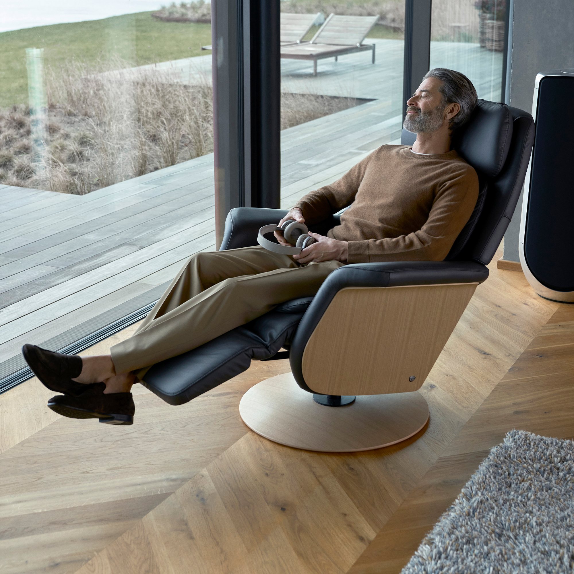 Stressless Sam Power Chair (Disc Base) • Roomes Furniture