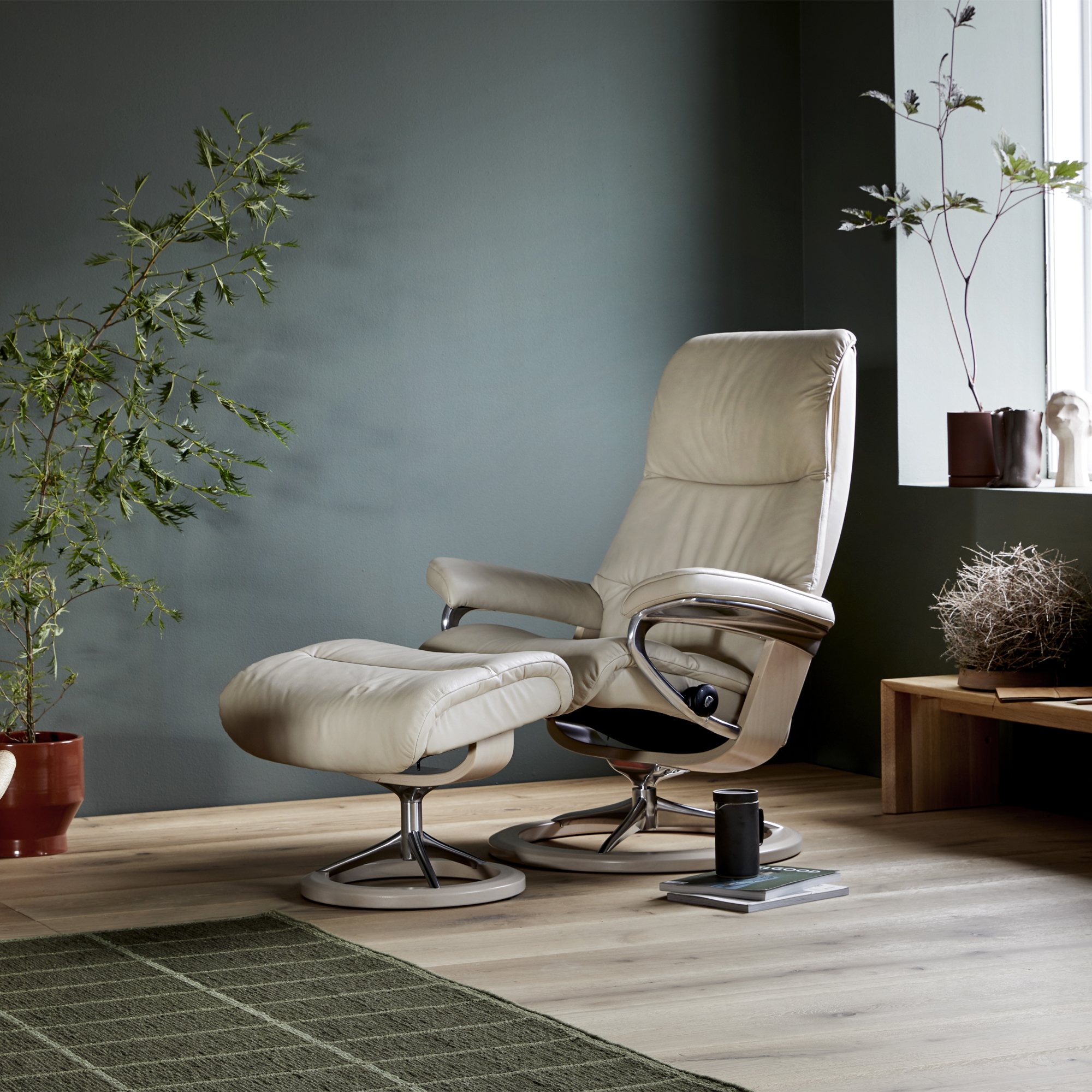 Stressless View Recliner Chair Signature Base • Roomes Furniture