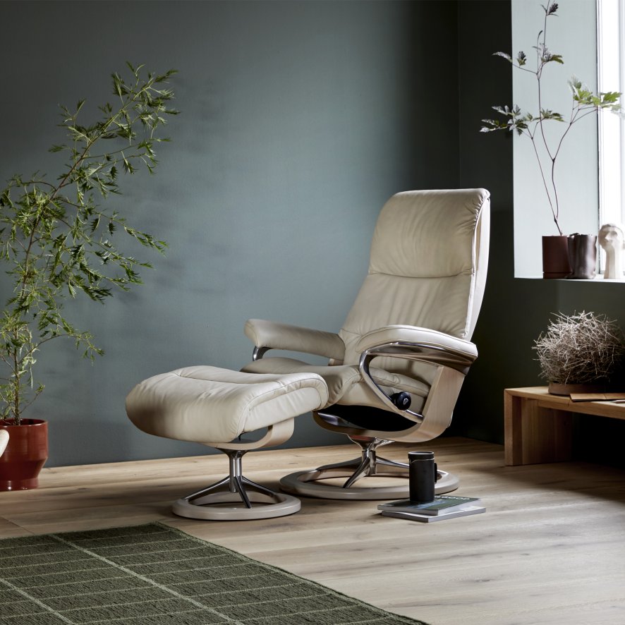 Stressless View Recliner Chair Signature Base • Roomes Furniture